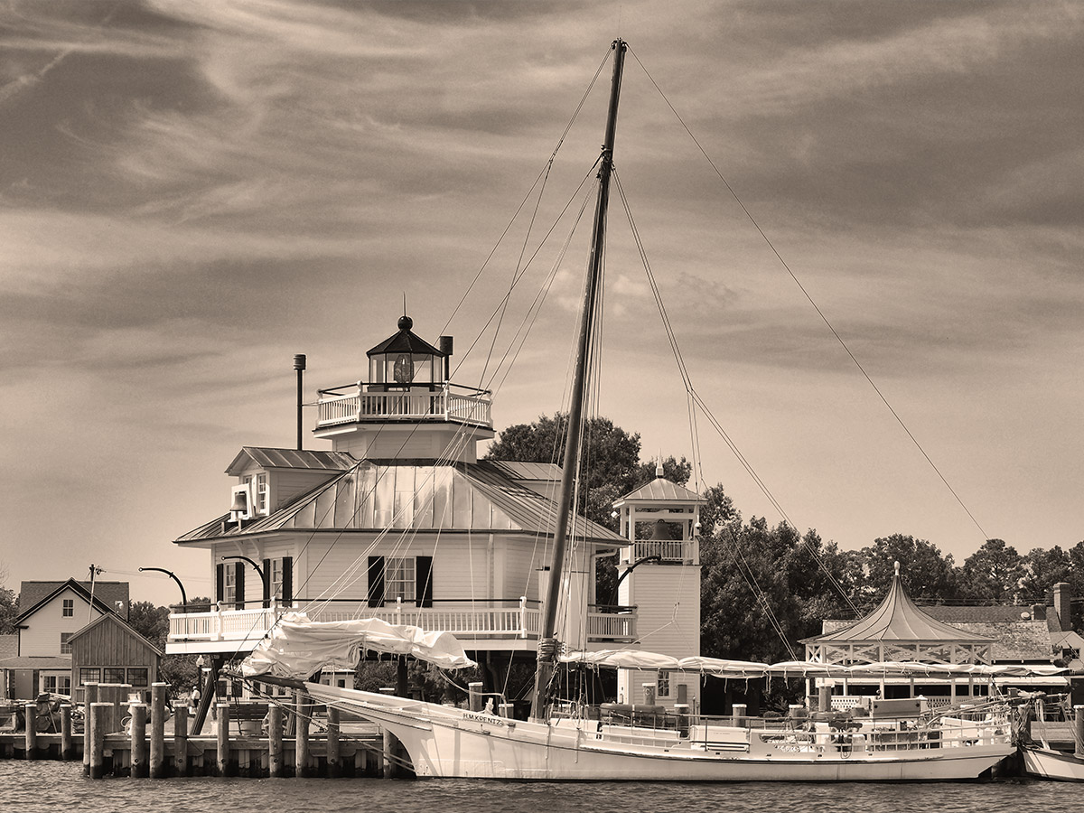 St. Michaels' Historic Screw-Pile Lighthouse - HOAGonSight