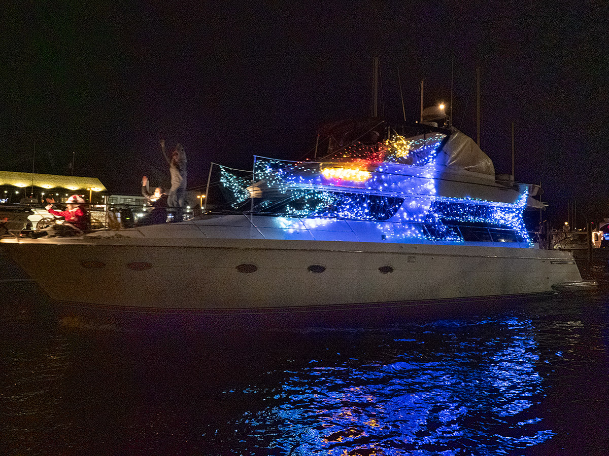 The View From The Annapolis Christmas Boat Lights Parade - HOAGonSight